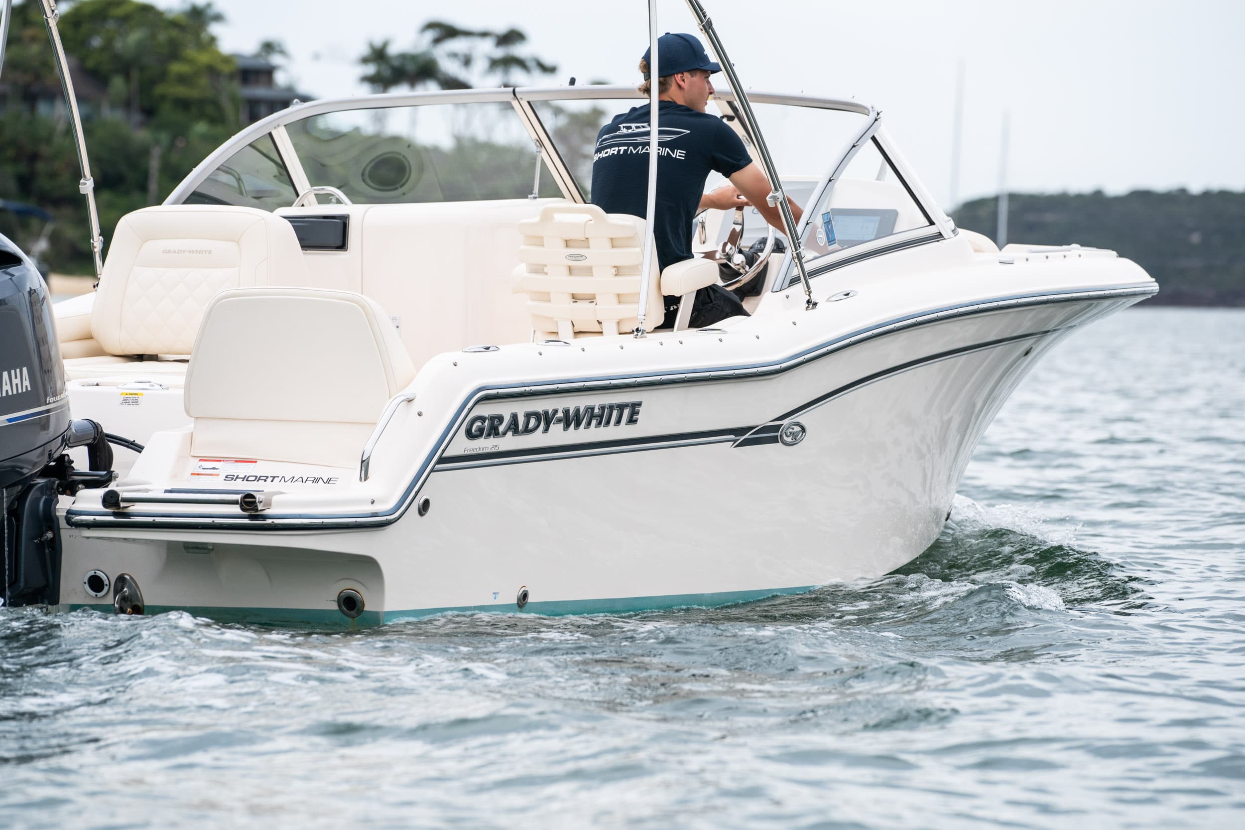 GRADY-WHITE FREEDOM 215 — Short Marine