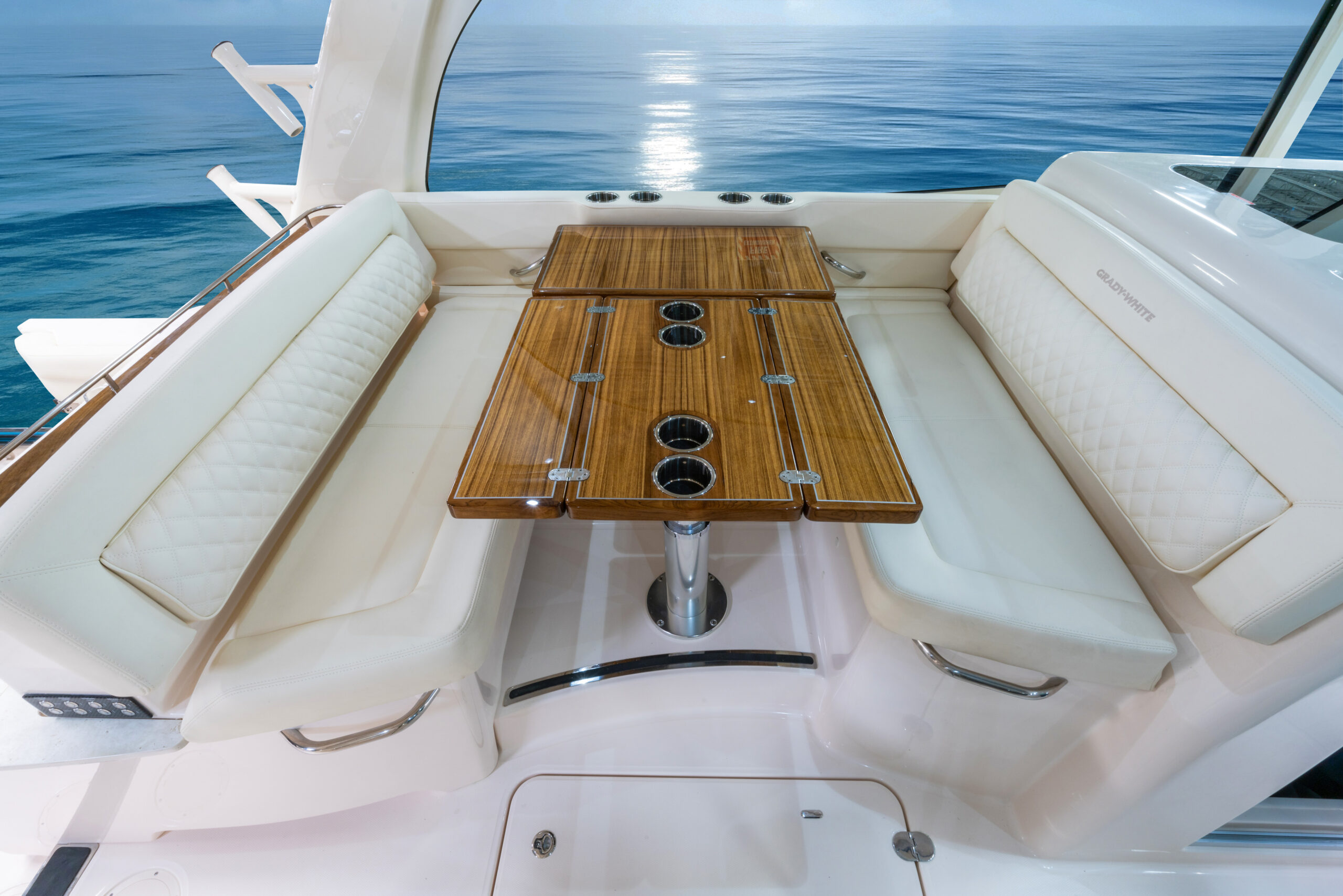 GRADY-WHITE FREEDOM 415 — Short Marine